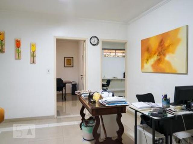 Casa para alugar com 240m², 5 quartos e 2 vagas