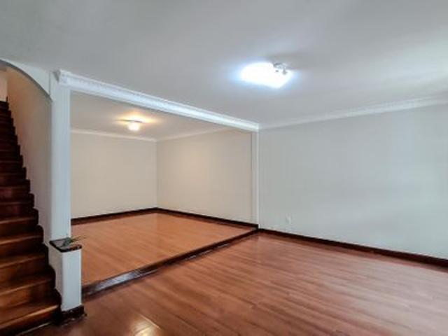 Casa para alugar com 250m², 3 quartos e 2 vagas