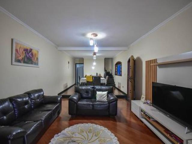 Casa para alugar com 250m², 3 quartos e 3 vagas