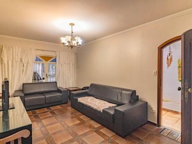 Casa para alugar com 250m², 4 quartos e 2 vagas