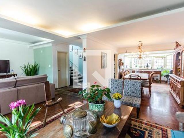 Casa para alugar com 250m², 4 quartos e 2 vagas