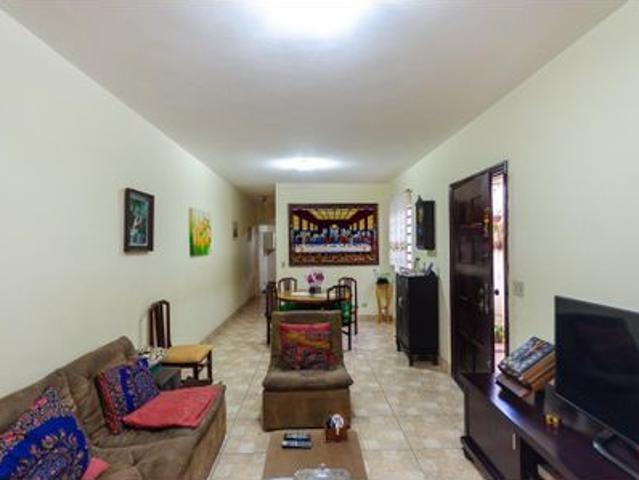 Casa para alugar com 250m², 4 quartos e 2 vagas