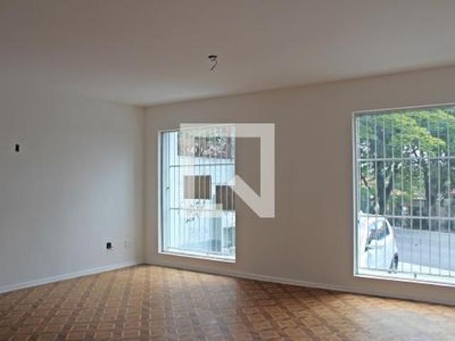 Casa para alugar com 250m², 4 quartos e 3 vagas
