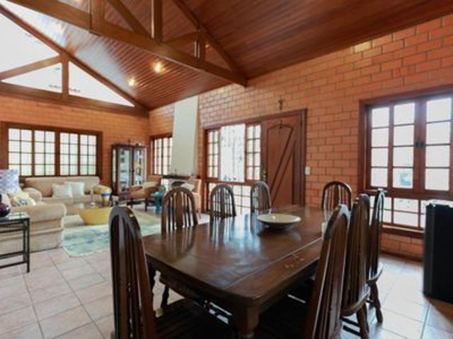 Casa para alugar com 250m², 4 quartos e 3 vagas