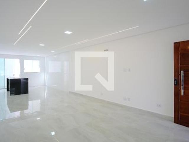 Casa para alugar com 250m², 4 quartos e 4 vagas
