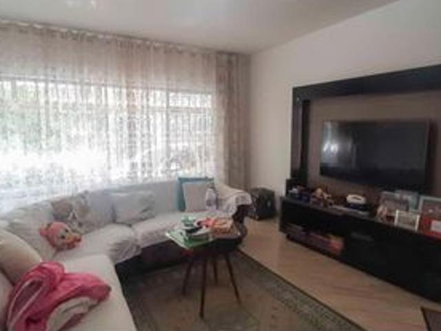 Casa para alugar com 250m², 4 quartos e 5 vagas