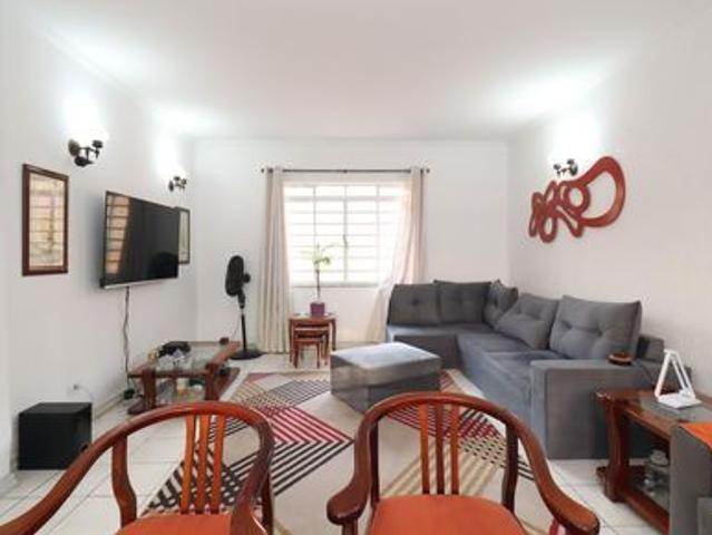 Casa para alugar com 250m², 5 quartos e 2 vagas