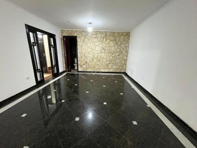 Casa para alugar com 250m², 5 quartos e 2 vagas