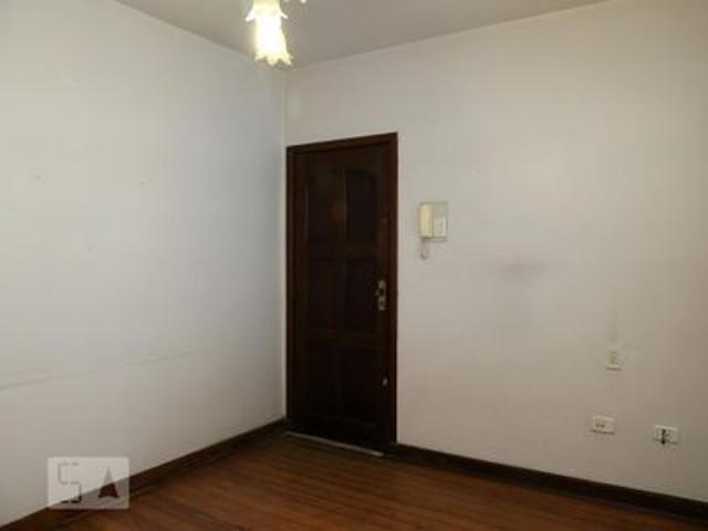 Casa para alugar com 252m², 4 quartos e 1 vaga