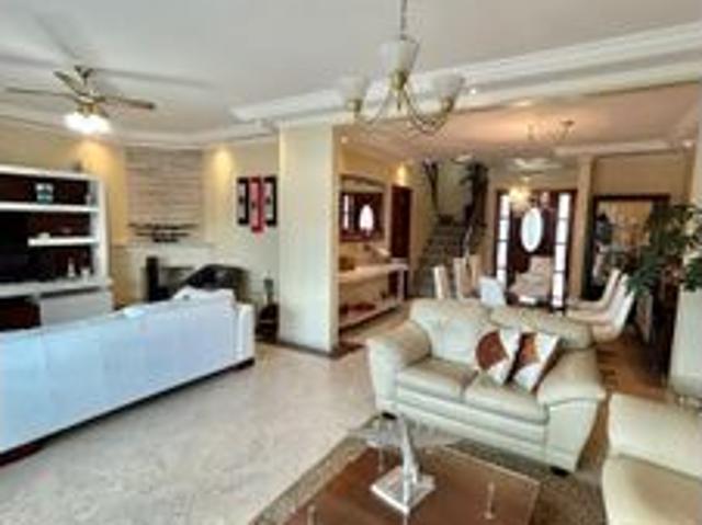 Casa para alugar com 253m², 4 quartos e 4 vagas