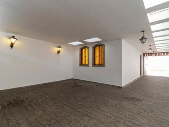 Casa para alugar com 256m², 4 quartos e 5 vagas