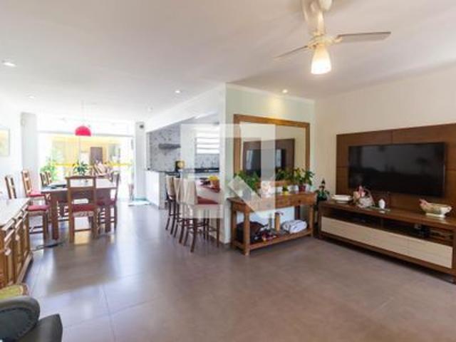 Casa para alugar com 257m², 4 quartos e 2 vagas