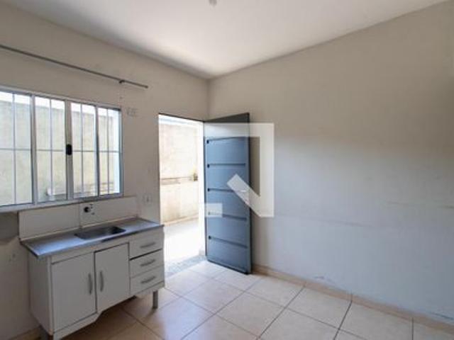 Casa para alugar com 25m², 1 quarto e sem vaga