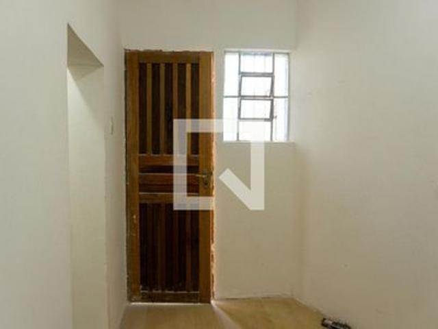 Casa para alugar com 25m², 1 quarto e sem vaga