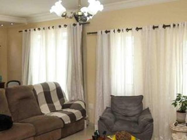Casa para alugar com 260m², 4 quartos e 4 vagas