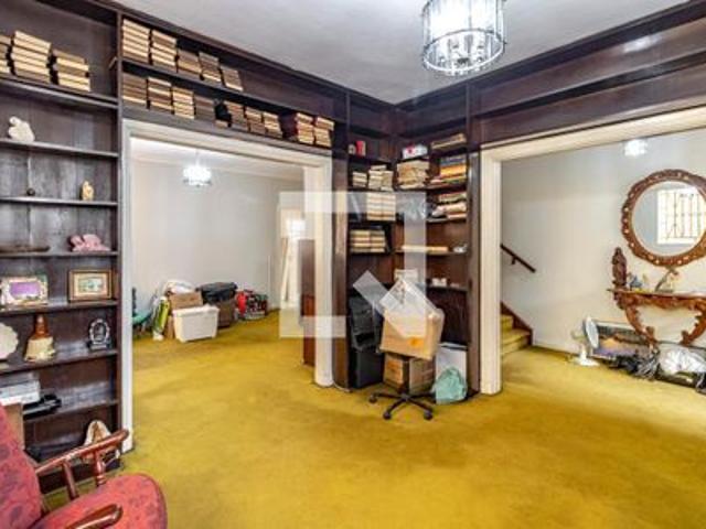 Casa para alugar com 264m², 4 quartos e 5 vagas