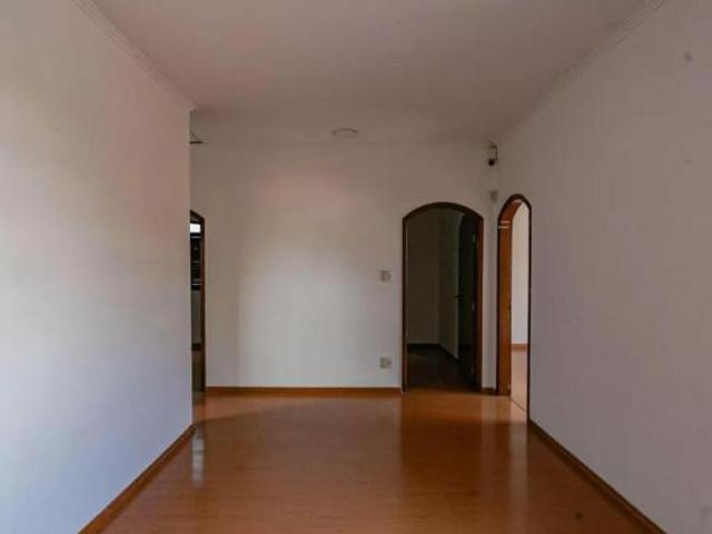 Casa para alugar com 265m², 5 quartos e 1 vaga