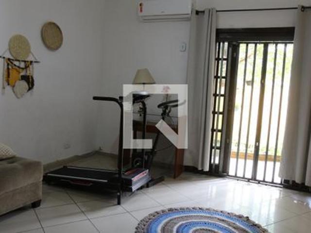 Casa para alugar com 270m², 3 quartos e 5 vagas