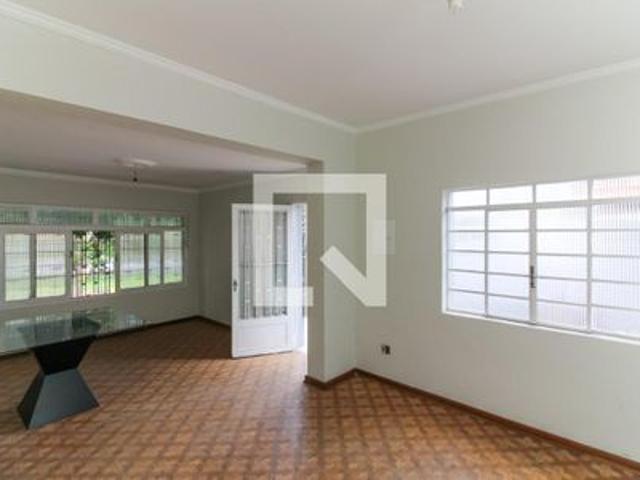 Casa para alugar com 270m², 4 quartos e 2 vagas