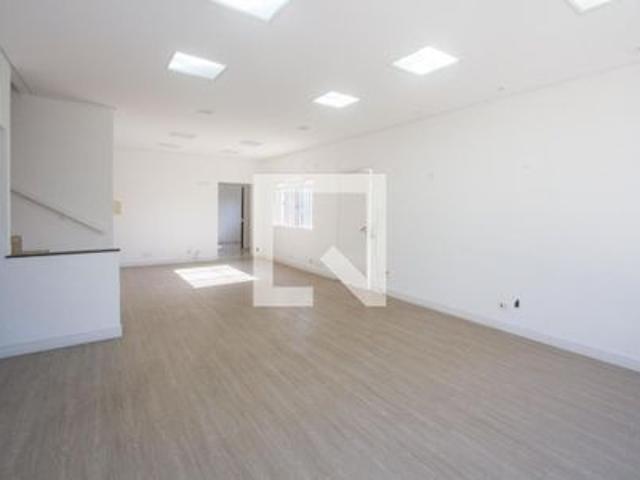 Casa para alugar com 270m², 4 quartos e 4 vagas