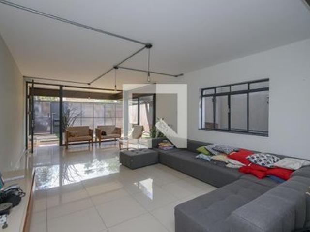 Casa para alugar com 270m², 5 quartos e 2 vagas