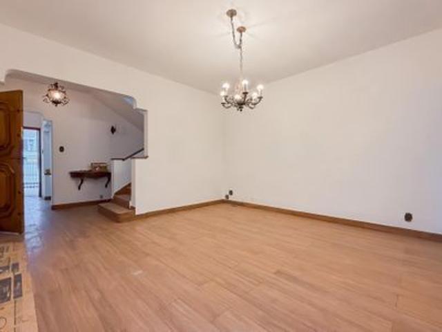 Casa para alugar com 271m², 4 quartos e 3 vagas