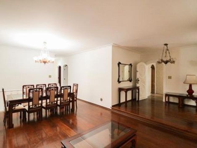 Casa para alugar com 275m², 3 quartos e 3 vagas