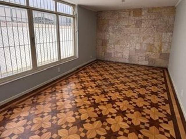 Casa para alugar com 275m², 3 quartos e 4 vagas