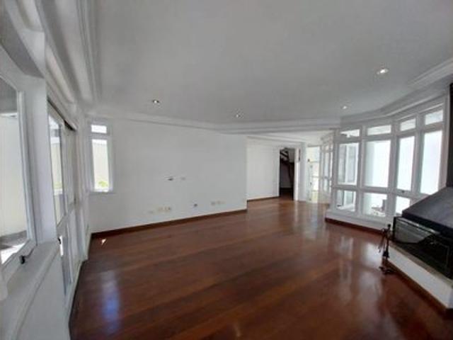 Casa para alugar com 275m², 4 quartos e 5 vagas