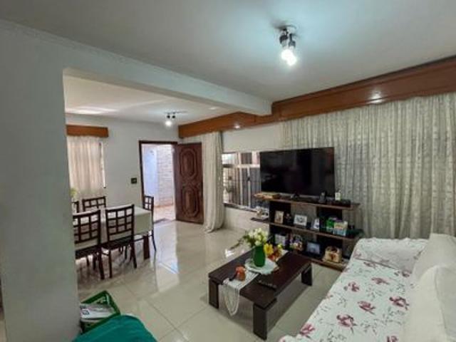 Casa para alugar com 280m², 4 quartos e 3 vagas
