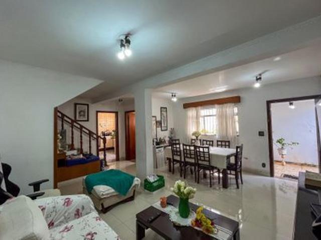 Casa para alugar com 280m², 4 quartos e 3 vagas