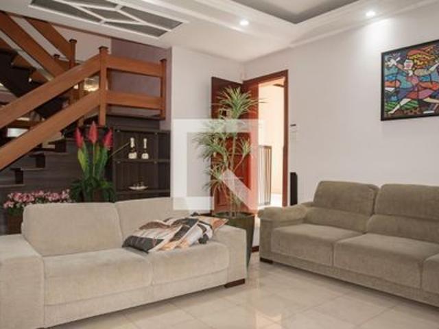 Casa para alugar com 280m², 4 quartos e 4 vagas