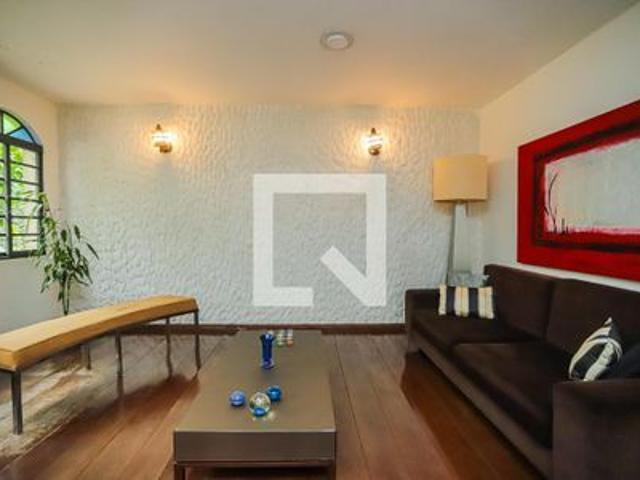 Casa para alugar com 280m², 4 quartos e 6 vagas