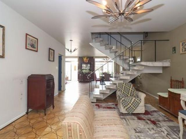 Casa para alugar com 283m², 4 quartos e 2 vagas