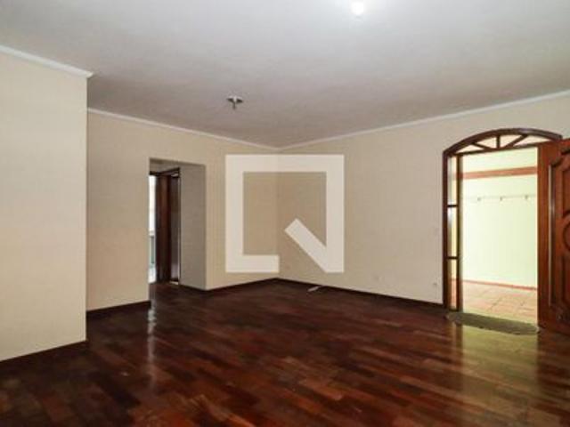Casa para alugar com 283m², 4 quartos e 5 vagas