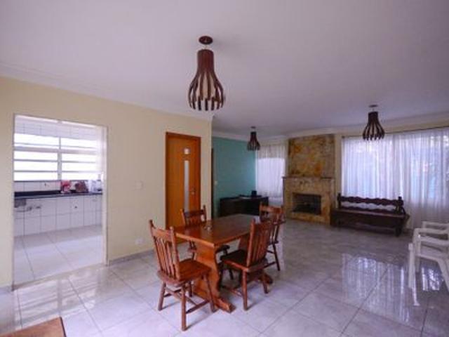 Casa para alugar com 284m², 2 quartos e 4 vagas