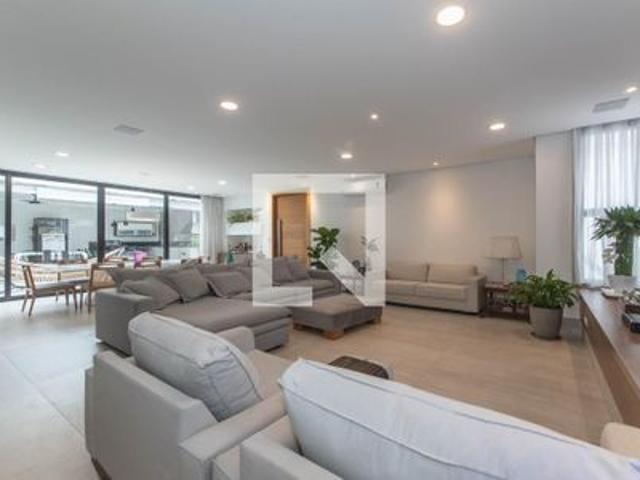 Casa para alugar com 290m², 3 quartos e 3 vagas