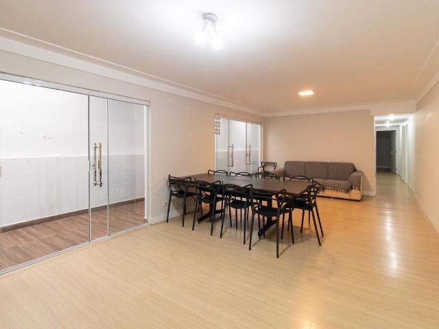 Casa para alugar com 290m², 5 quartos e 4 vagas
