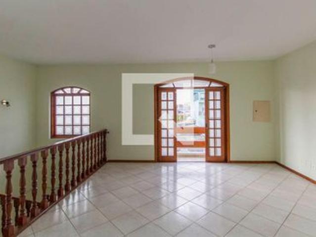 Casa para alugar com 294m², 3 quartos e 3 vagas