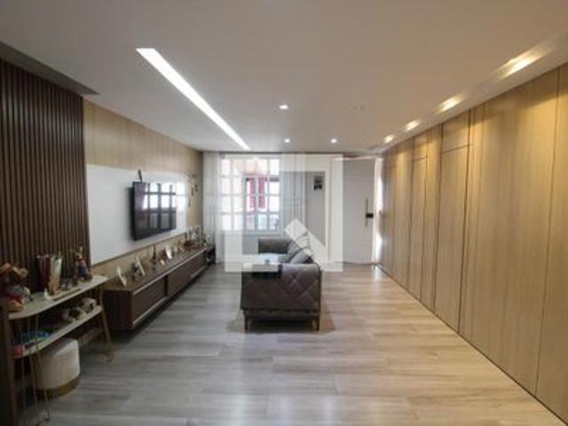 Casa para alugar com 295m², 4 quartos e 6 vagas