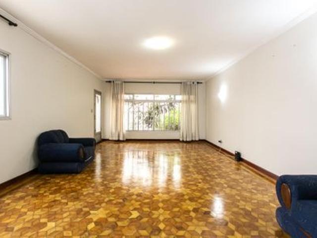 Casa para alugar com 296m², 4 quartos e 3 vagas