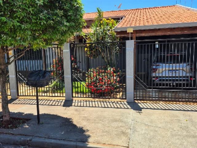 Casa para alugar com 2 Suítes + 4 Quartos em Champagnat, Londrina PR