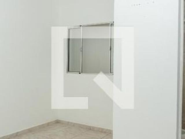Casa para alugar com 33m², 1 quarto e sem vaga