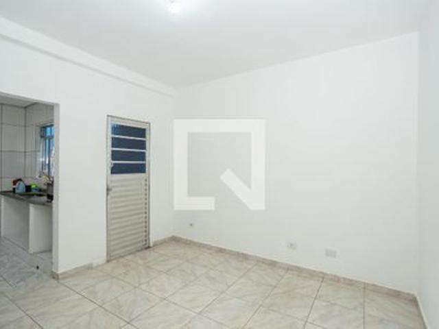 Casa para alugar com 33m², 1 quarto e sem vaga