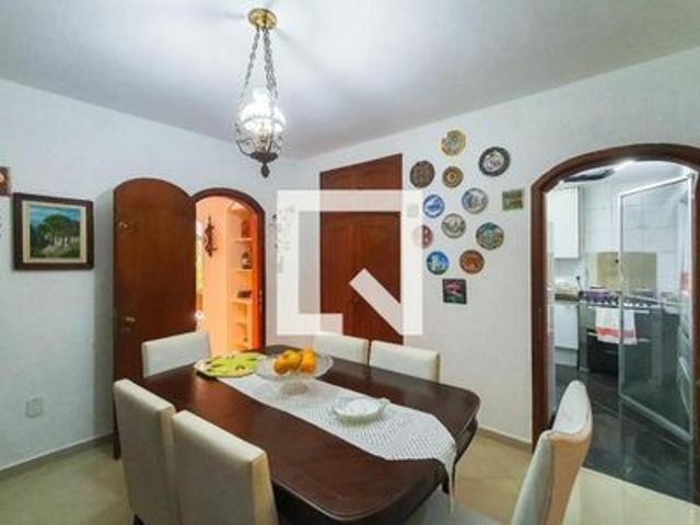 Casa para alugar com 300m², 3 quartos e 2 vagas
