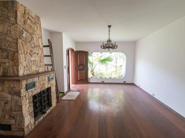 Casa para alugar com 300m², 3 quartos e 3 vagas