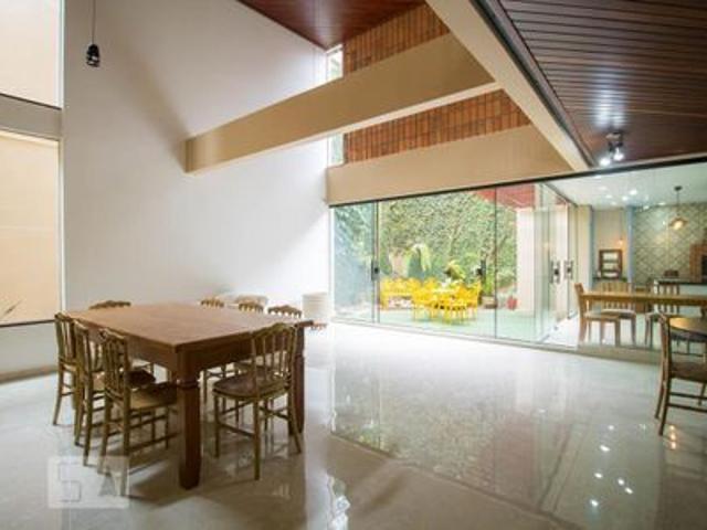 Casa para alugar com 300m², 3 quartos e 4 vagas