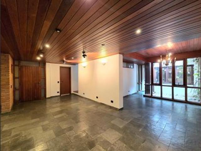 Casa para alugar com 300m², 4 quartos e 2 vagas