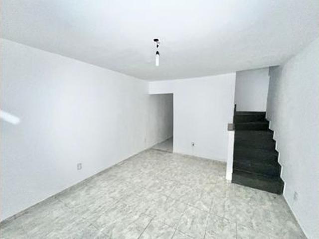 Casa para alugar com 300m², 4 quartos e 2 vagas