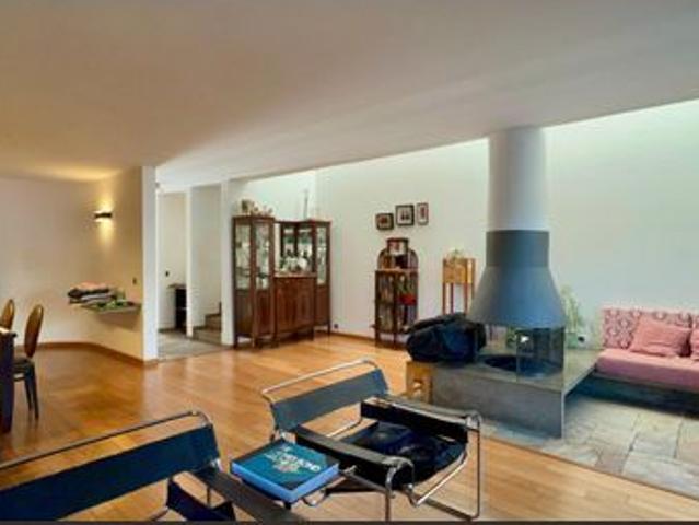 Casa de condomínio para alugar com 300m², 4 quartos e 2 vagas